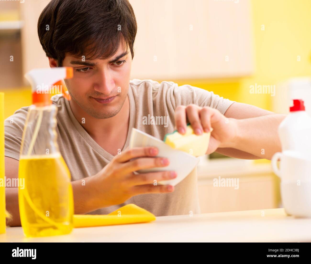 Man washing dishes at home Stock Photo - Alamy