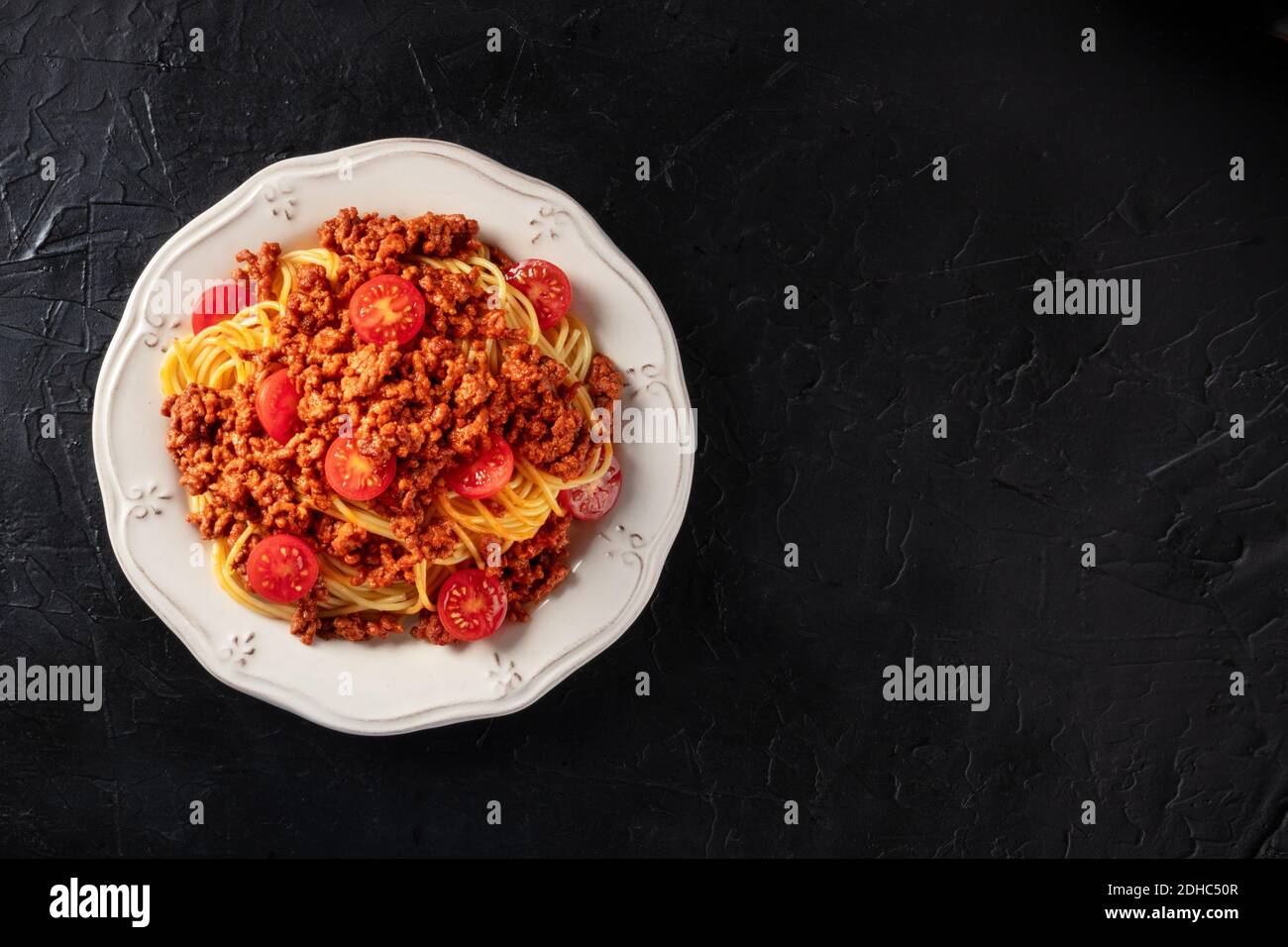 Spaghetti bolognese pasta, top-down shot on a dark background Stock ...