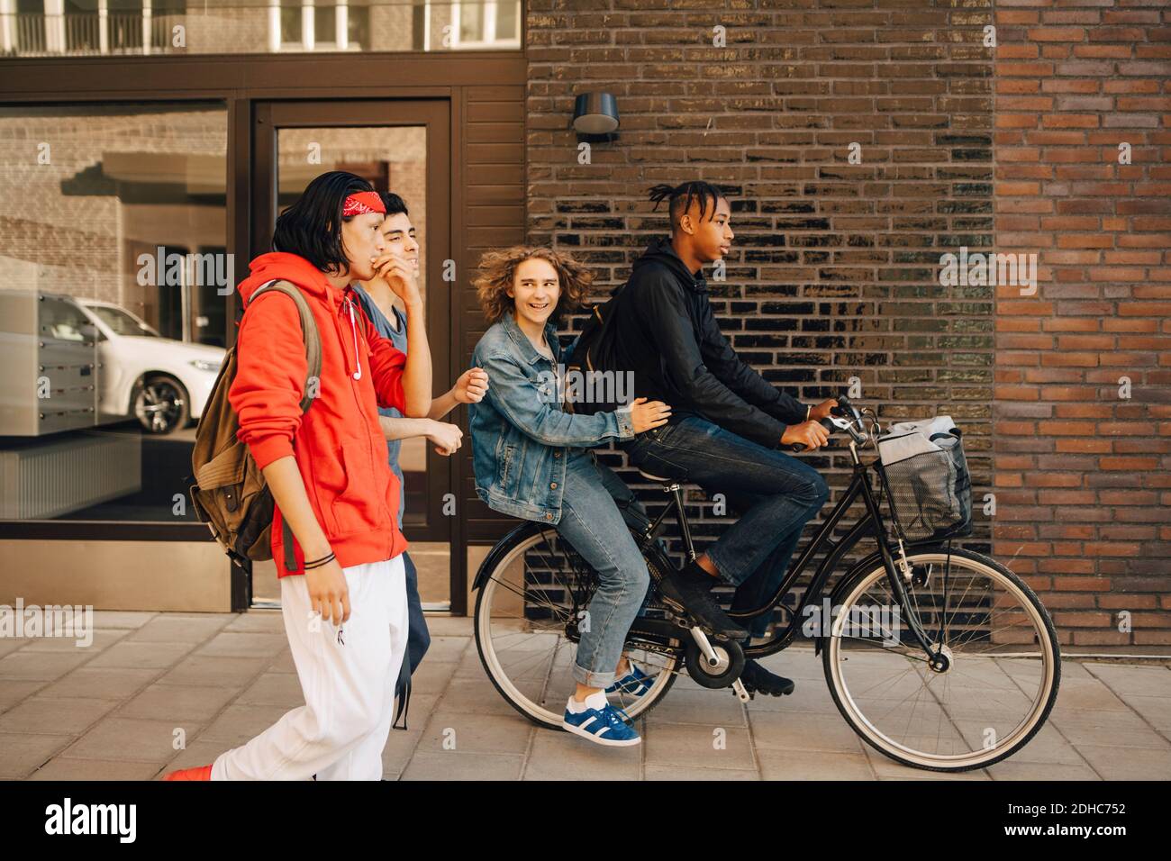 Three friends cycling hi-res stock photography and images - Alamy