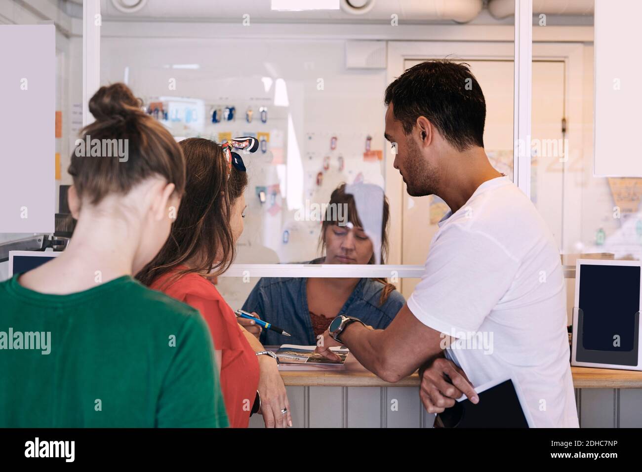 Ticket counter family hi-res stock photography and images - Alamy