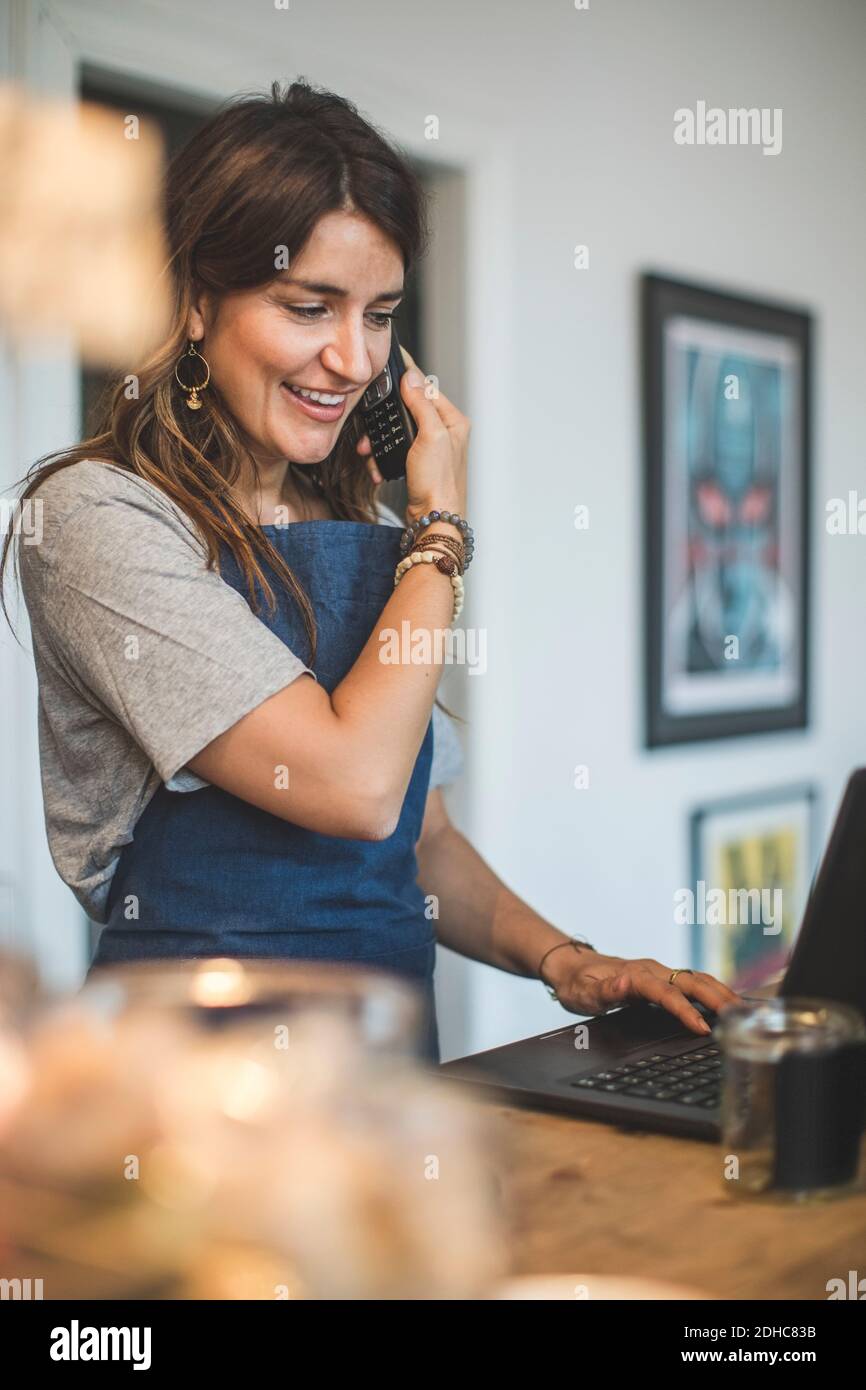 Orders ordering counter hi-res stock photography and images - Alamy