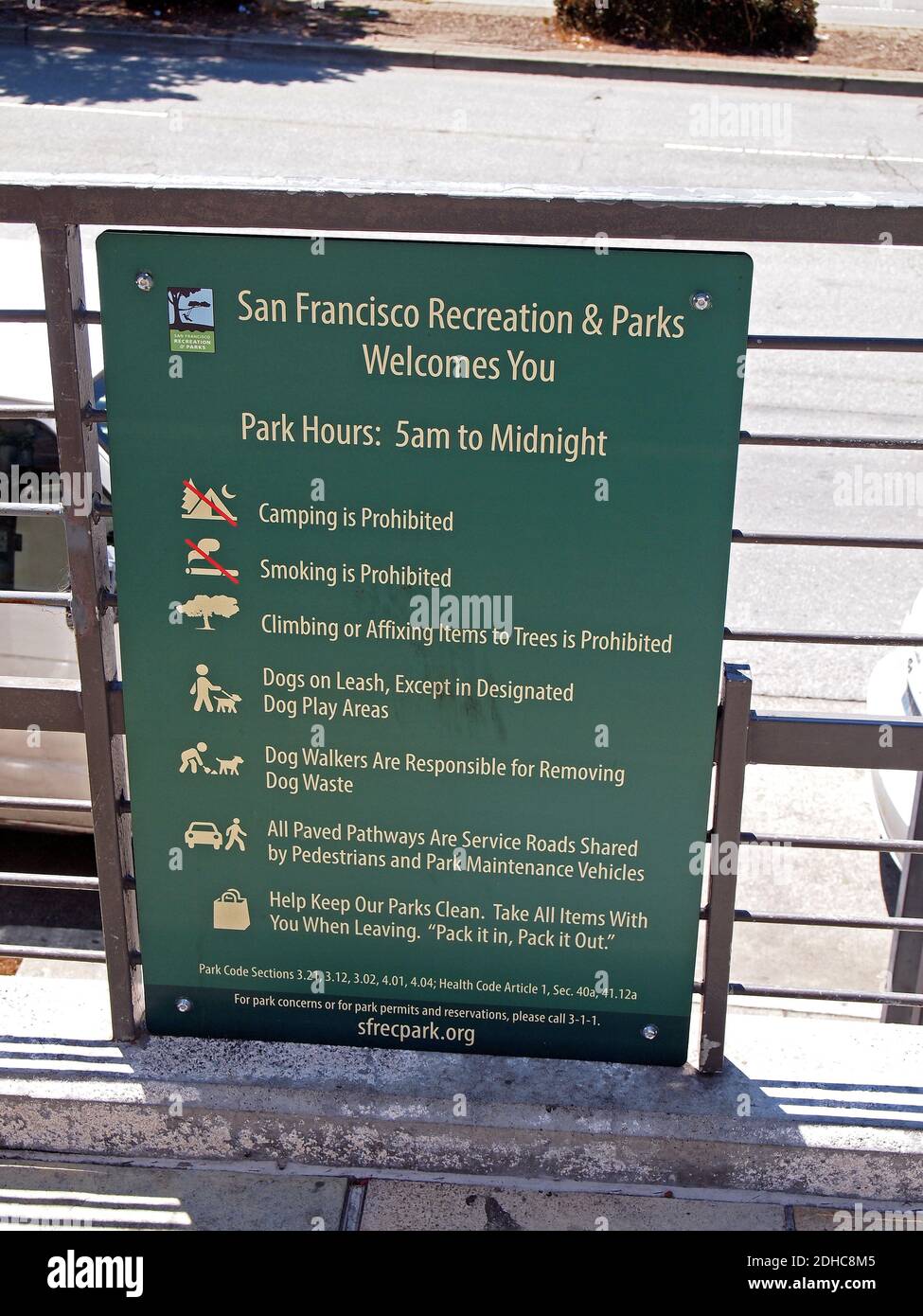 park rules sign in San Francisco, California Stock Photo - Alamy