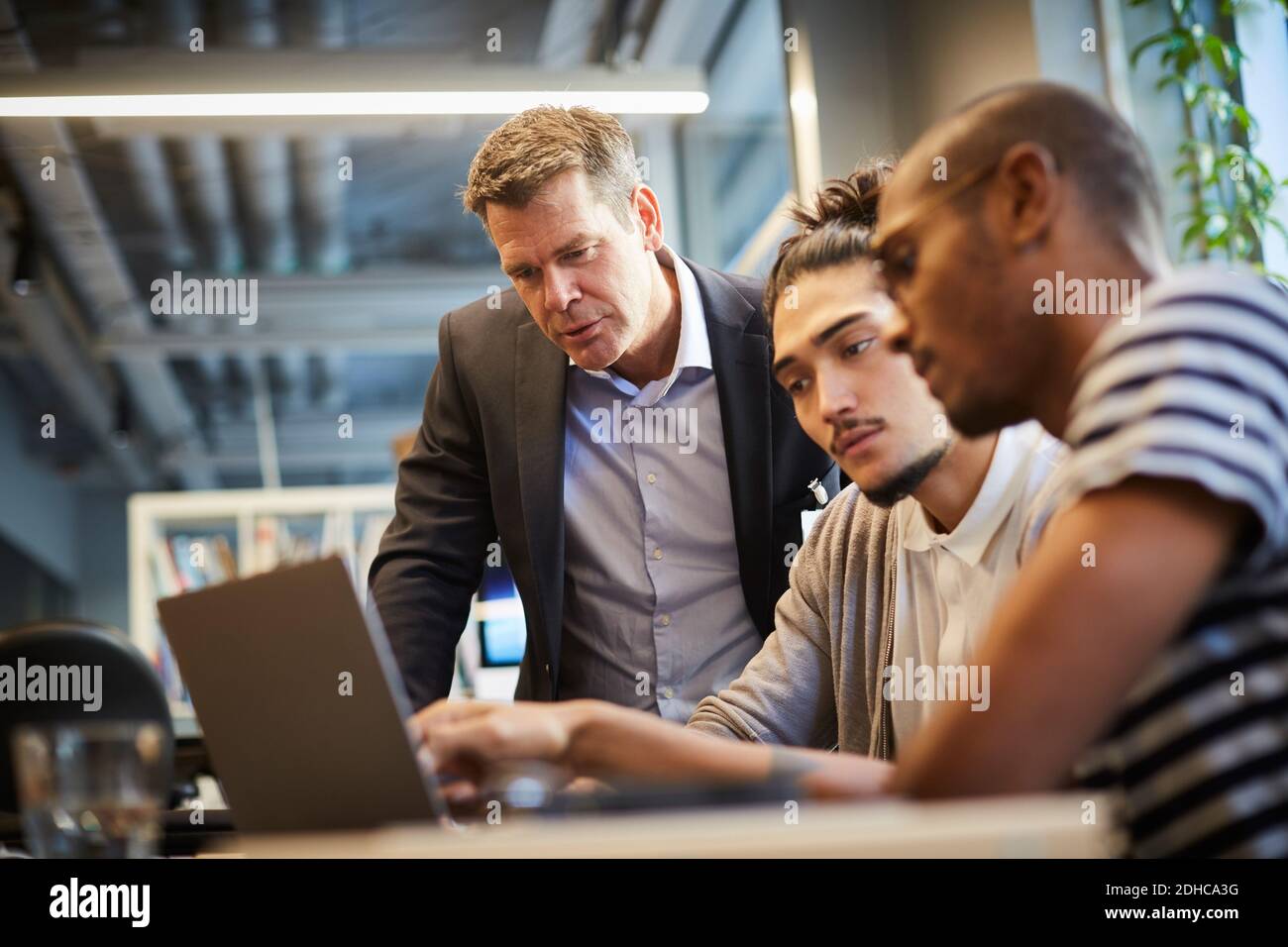 Bank office desk hi-res stock photography and images - Alamy