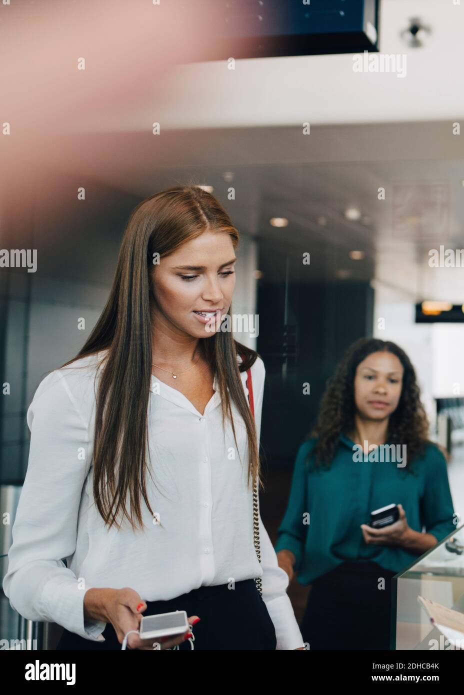 Check in counter boarding gate hi-res stock photography and images - Alamy