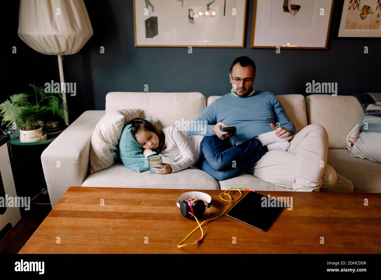 Family using phones table hi-res stock photography and images - Alamy