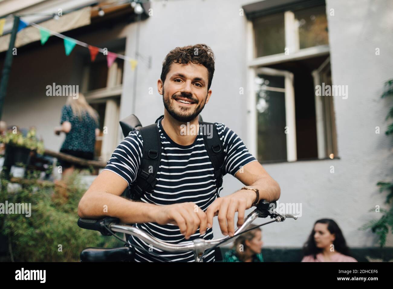 Bicycle standing in front of house hi-res stock photography and images ...