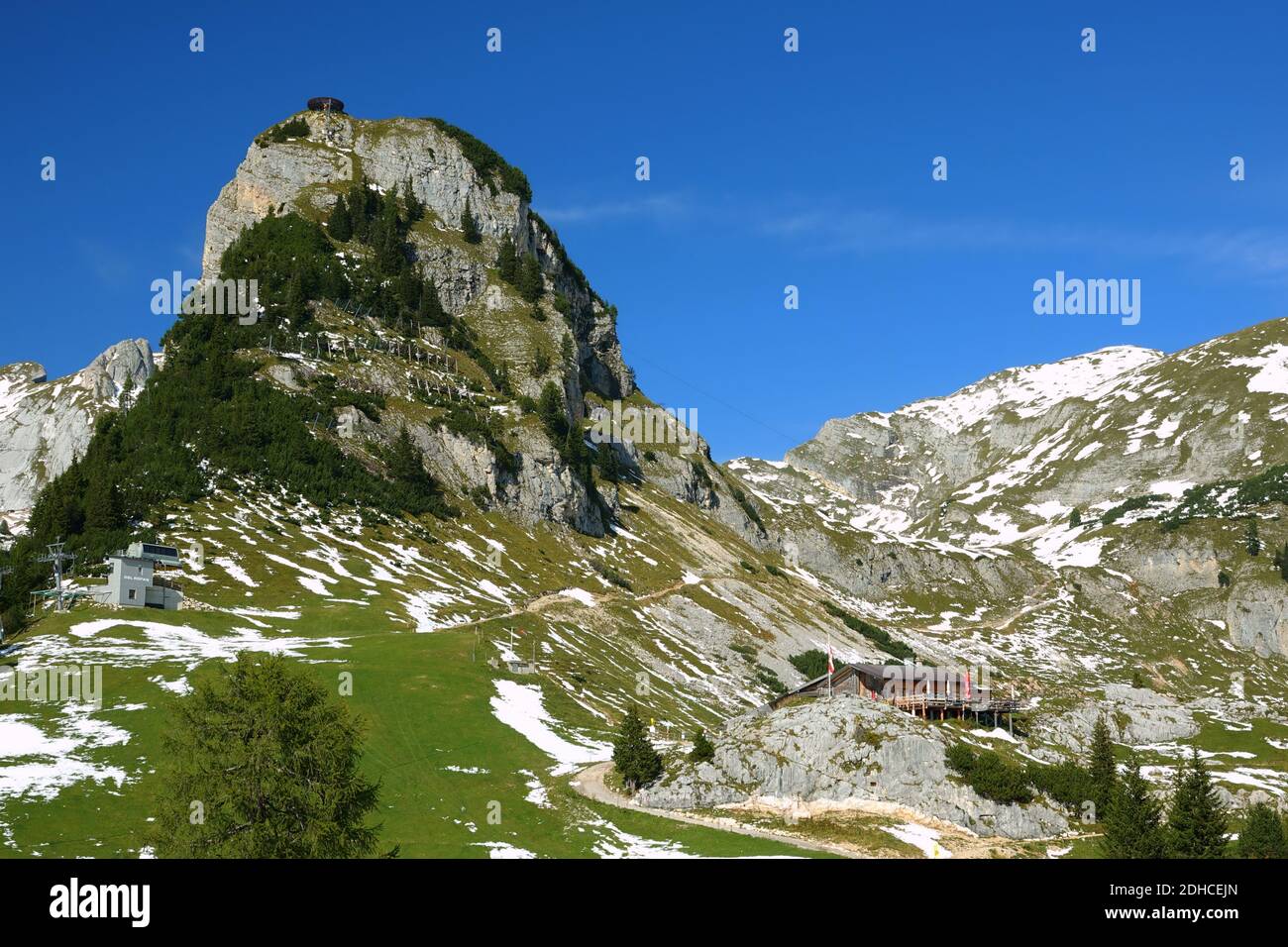 A beautiful scenery of Rofan mountains covered in snow in Austria Stock ...