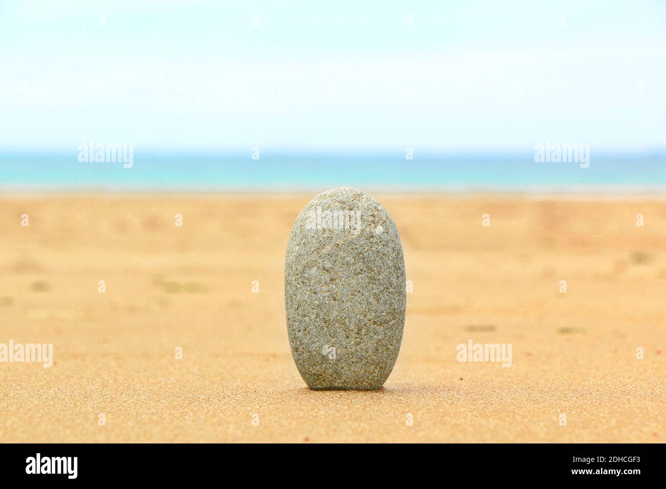 Single round stone on the beach Stock Photo - Alamy