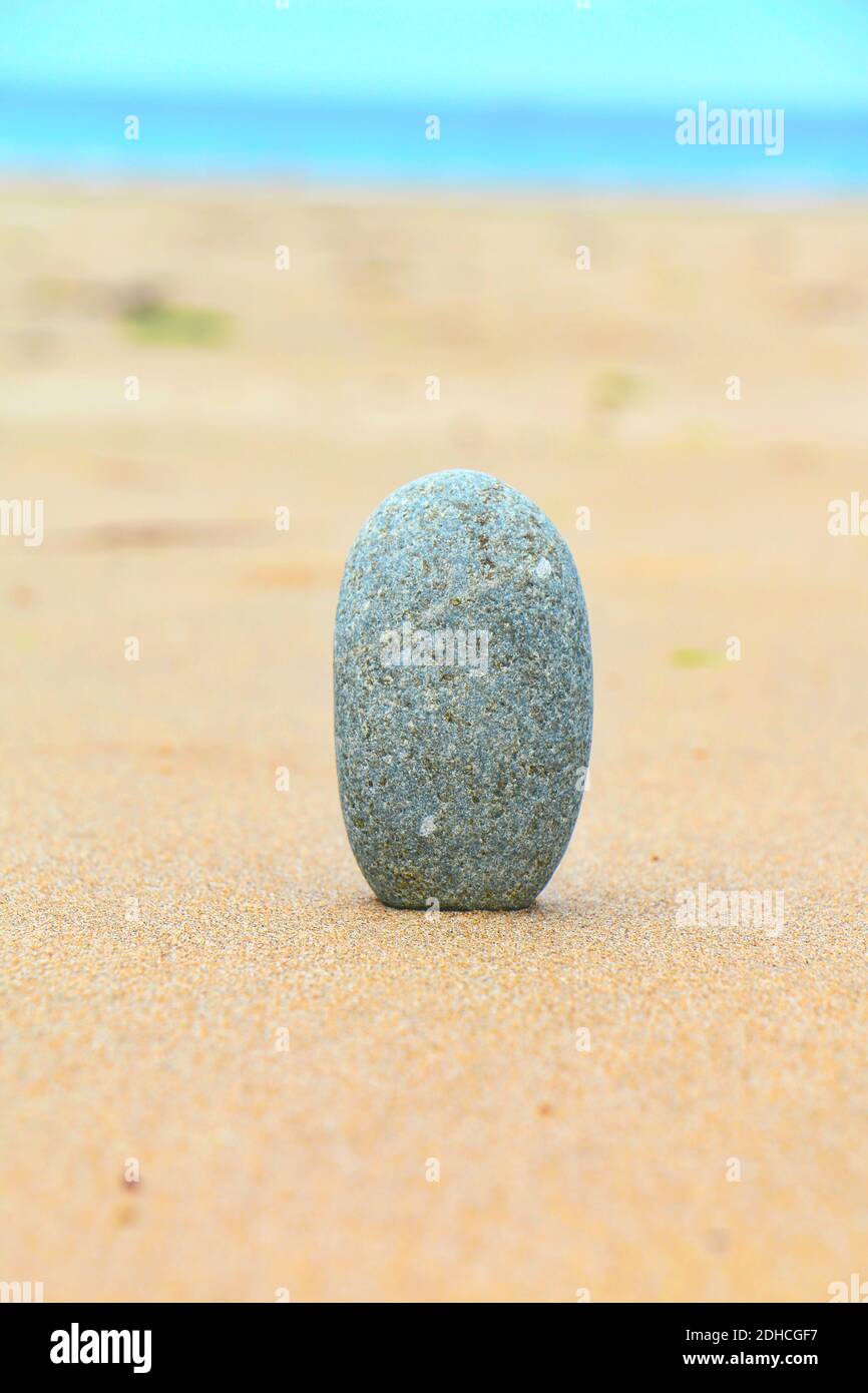 Single round stone on the beach Stock Photo - Alamy