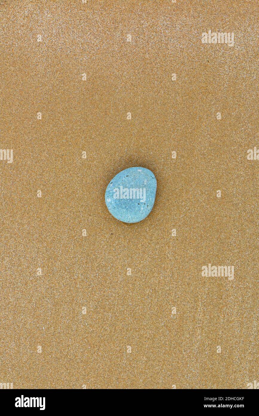 Single round stone on the beach Stock Photo - Alamy