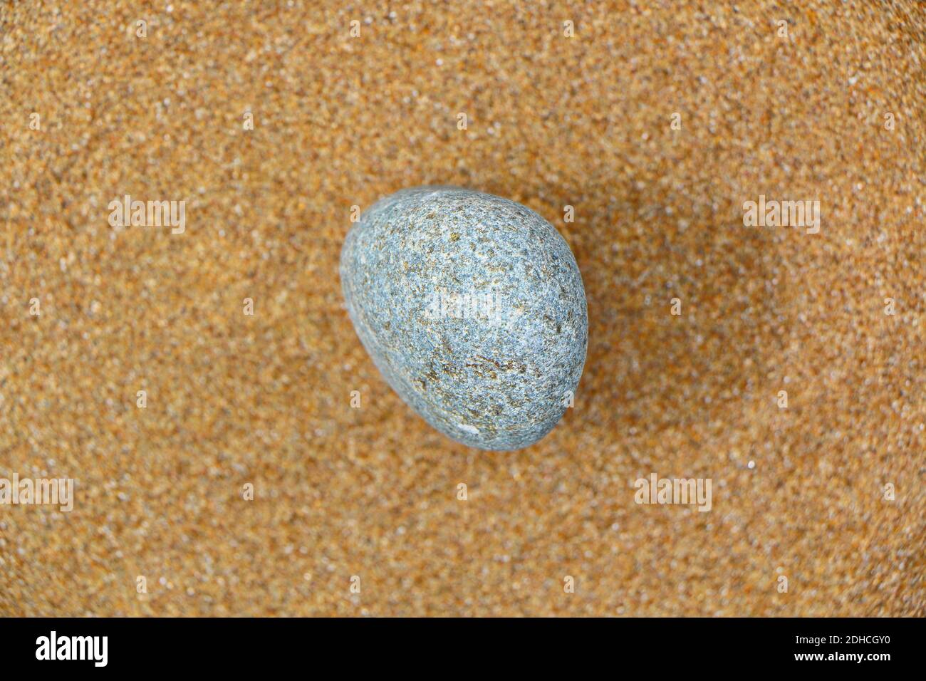 Single round stone on the beach Stock Photo - Alamy