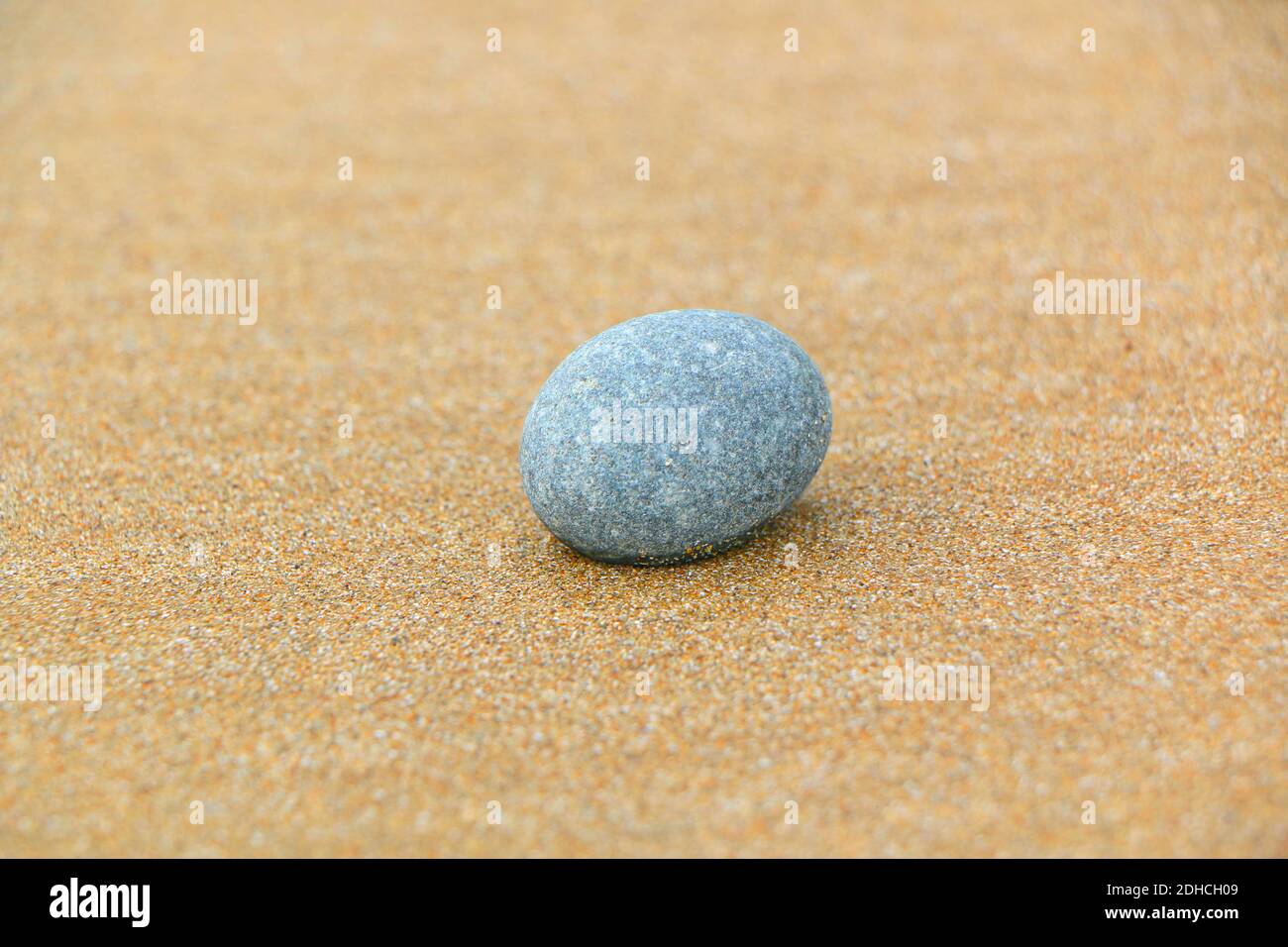 Single round stone on the beach Stock Photo - Alamy