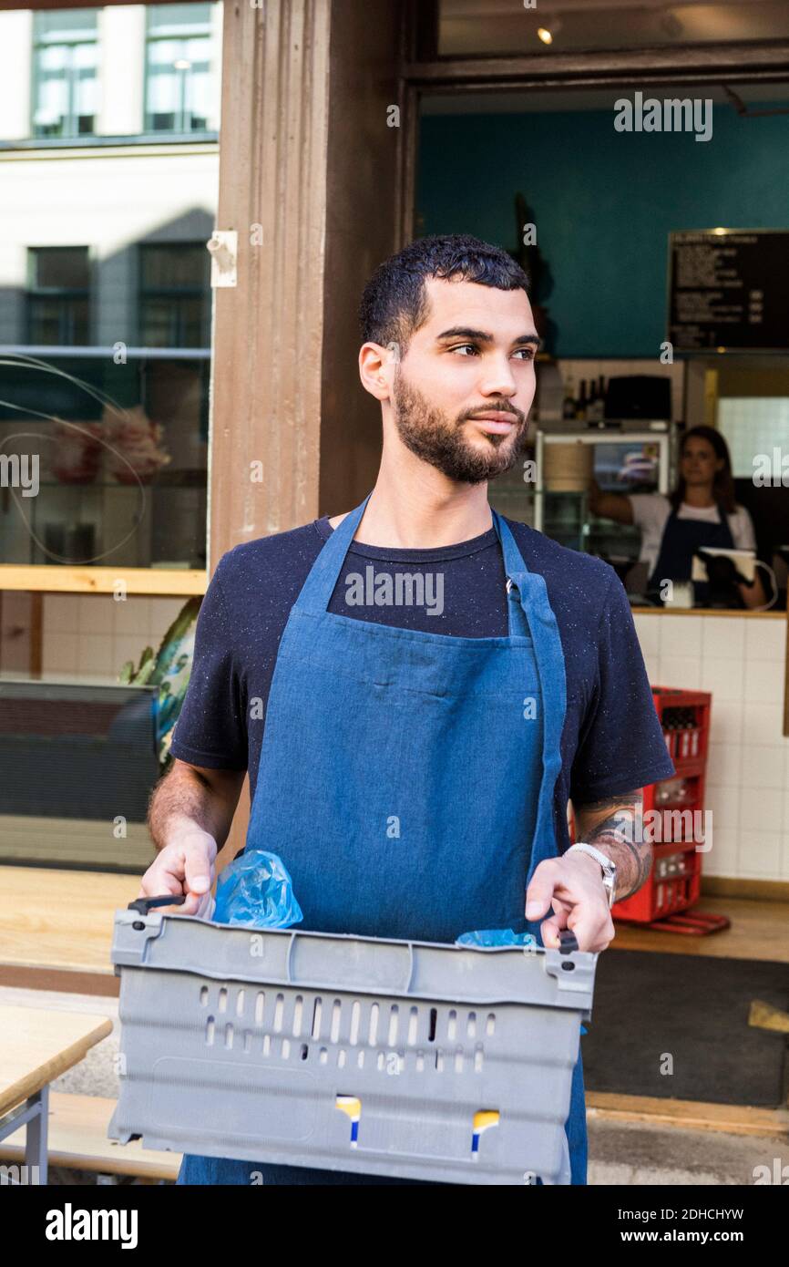 Carrying crate hi-res stock photography and images - Alamy