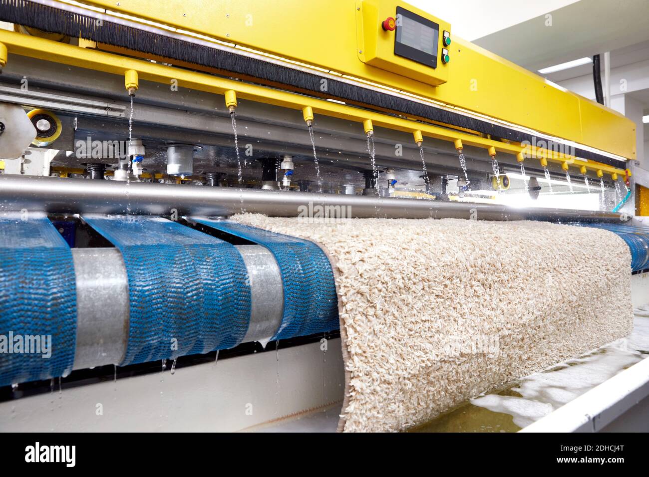 Automatic machine and equipment for carpet washing and dry cleaning ...