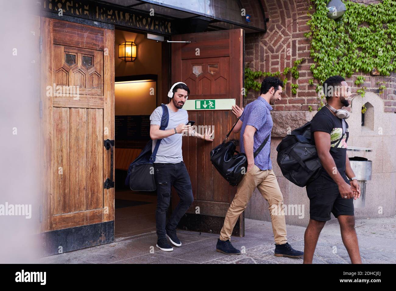 Students leaving school building hi-res stock photography and images ...