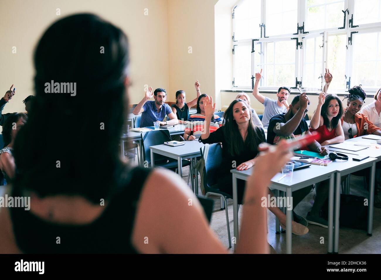 American classroom raising hands hi-res stock photography and images ...