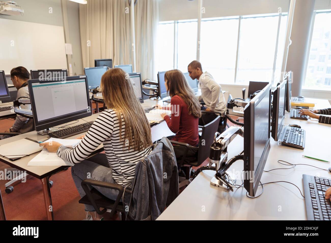 Library with desktop computers hi-res stock photography and images - Alamy