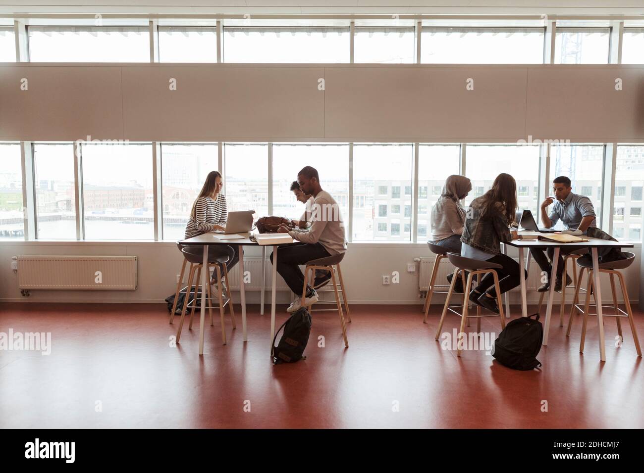 High school cafeteria hi-res stock photography and images - Alamy