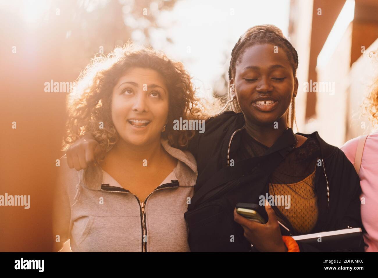 Girls talking back view hi-res stock photography and images - Alamy