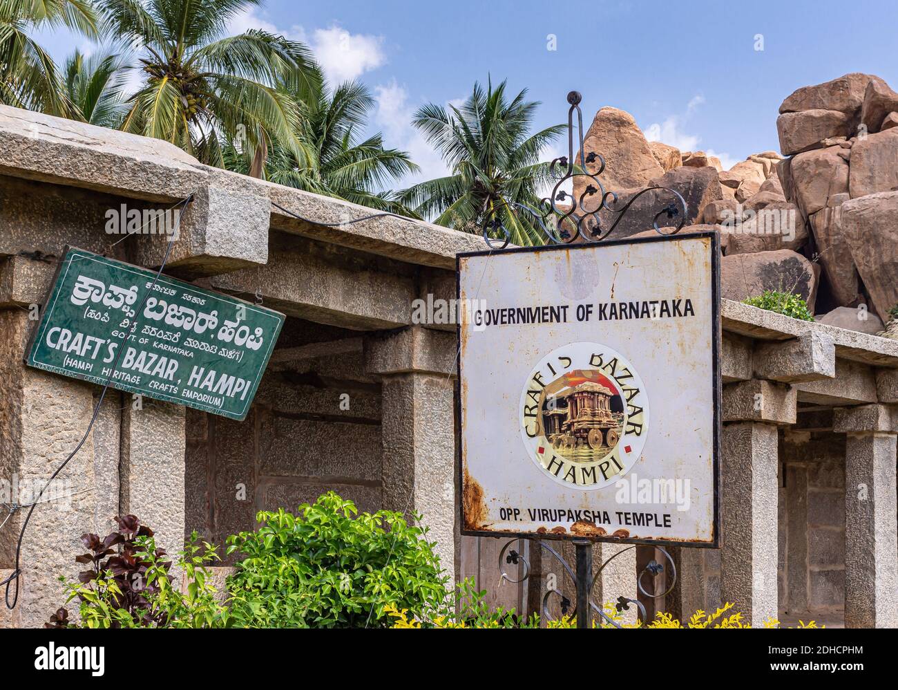 Monolith sign hi-res stock photography and images - Alamy