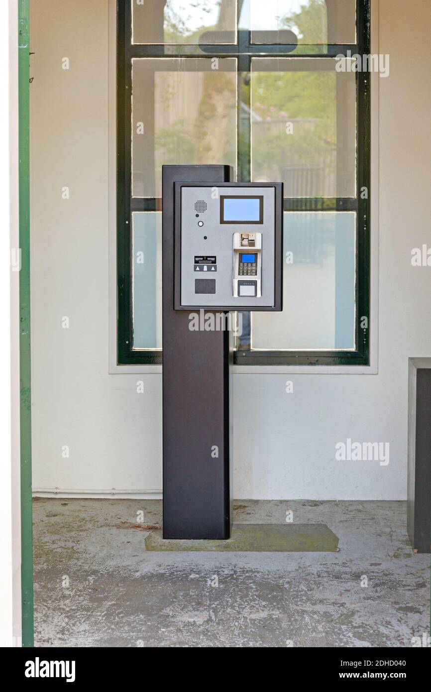 Automated ticket booth hi-res stock photography and images - Alamy