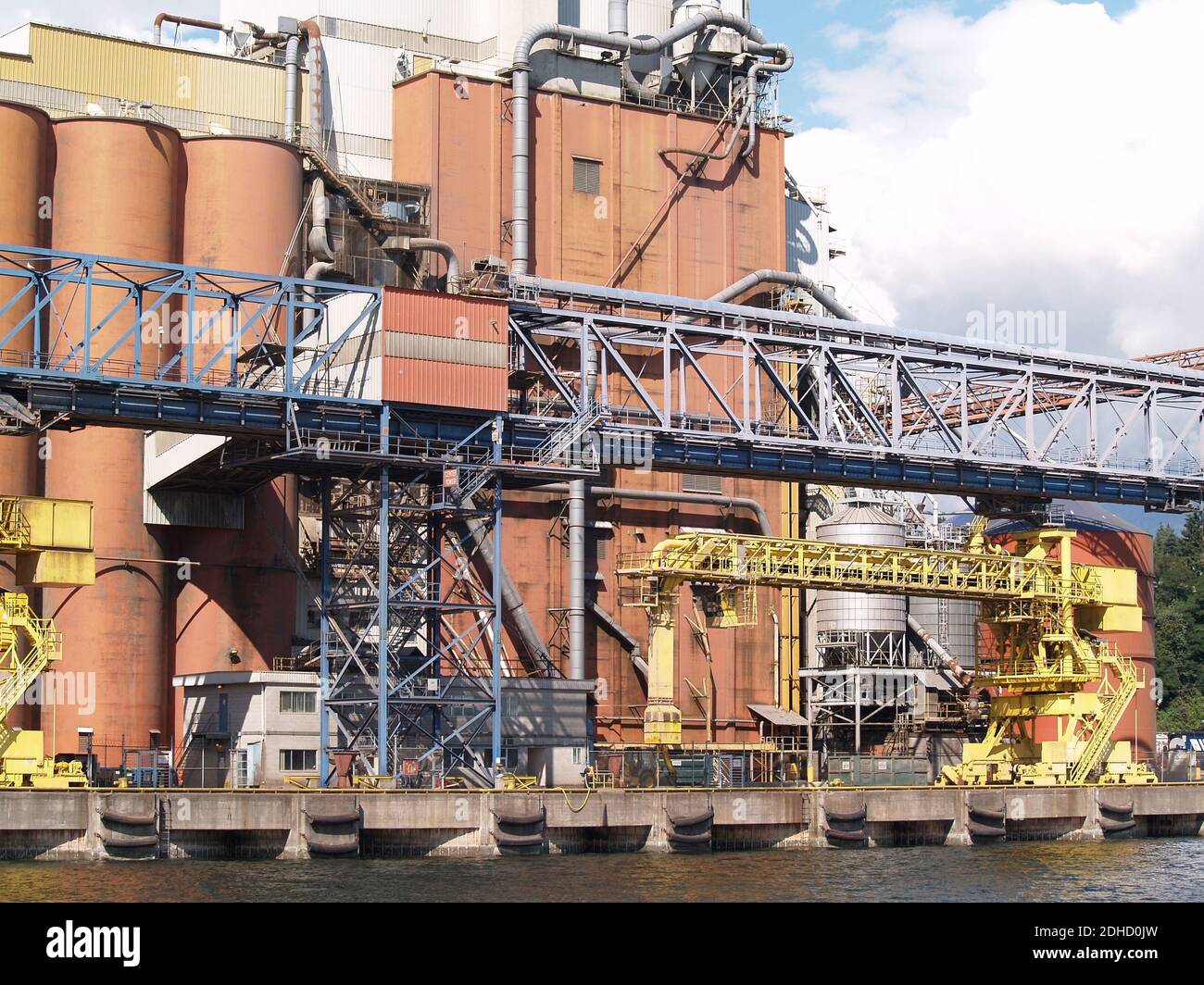 a large industrial complex for exporting chemicals Stock Photo - Alamy