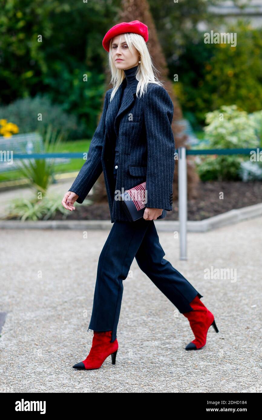 Street style, Linda Tol arriving at Sacai Spring-Summer 2018 show held ...