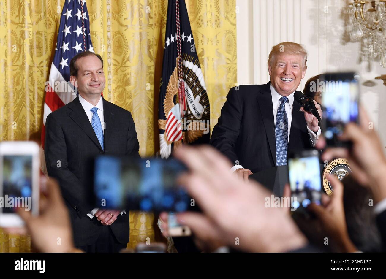 Labor secretary alex acosta hi-res stock photography and images - Alamy