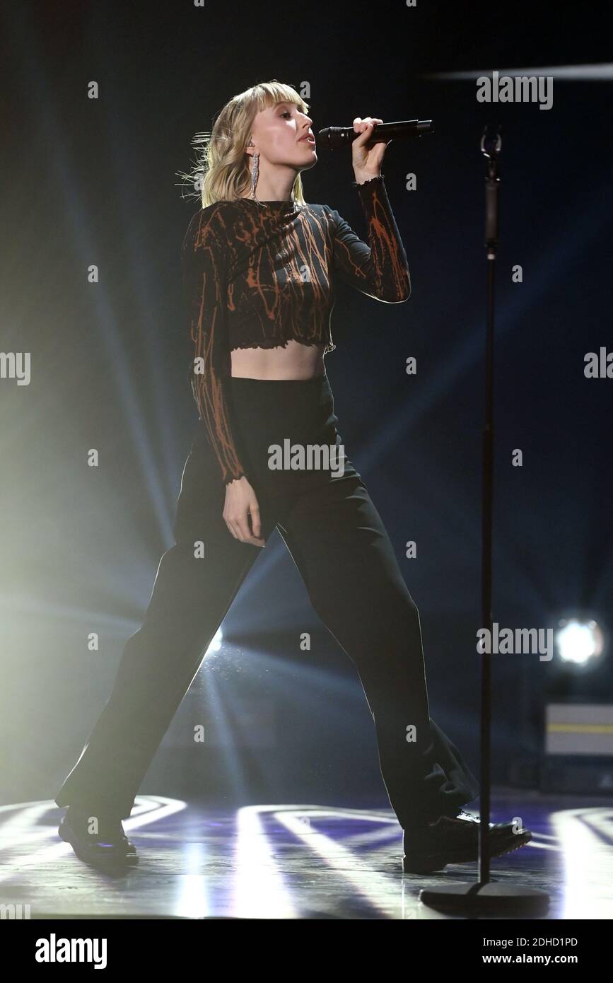 Leipzig, Germany. 10th Dec, 2020. Singer-songwriter Lea is on stage ...