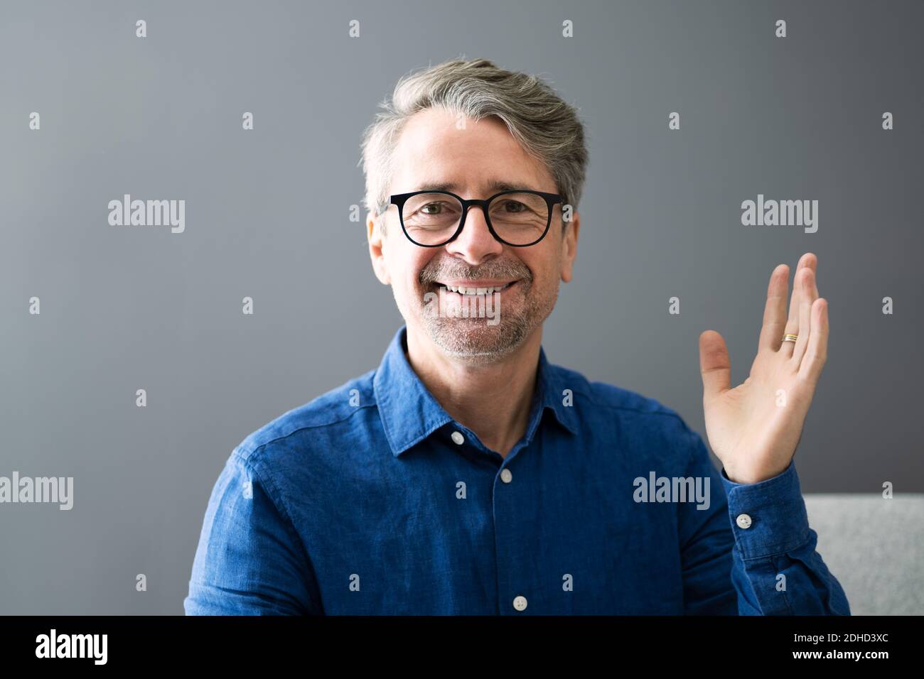 Old man waving hi-res stock photography and images - Alamy