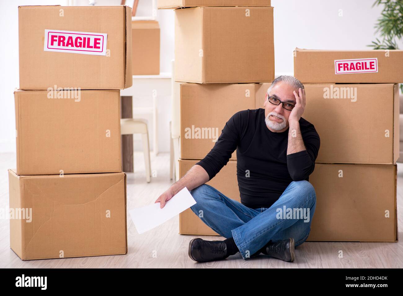 Old male professional mover doing home relocation Stock Photo - Alamy