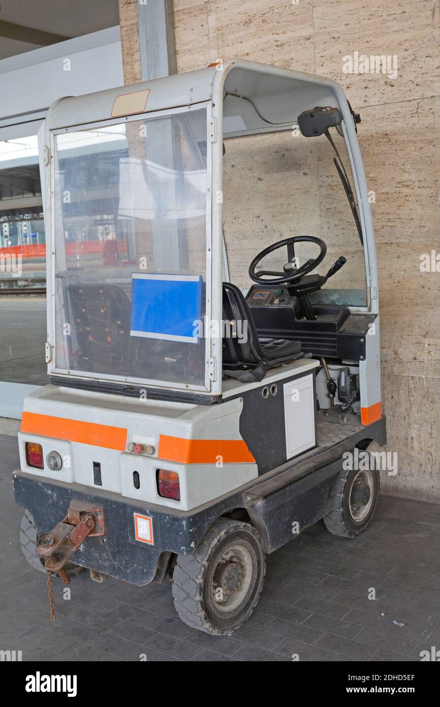 Electric Tug Tow Tractor Vehicle at Train Station Italy Stock Photo - Alamy
