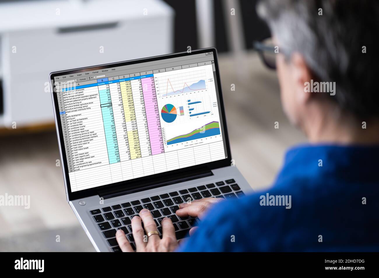 Data software hi-res stock photography and images - Alamy
