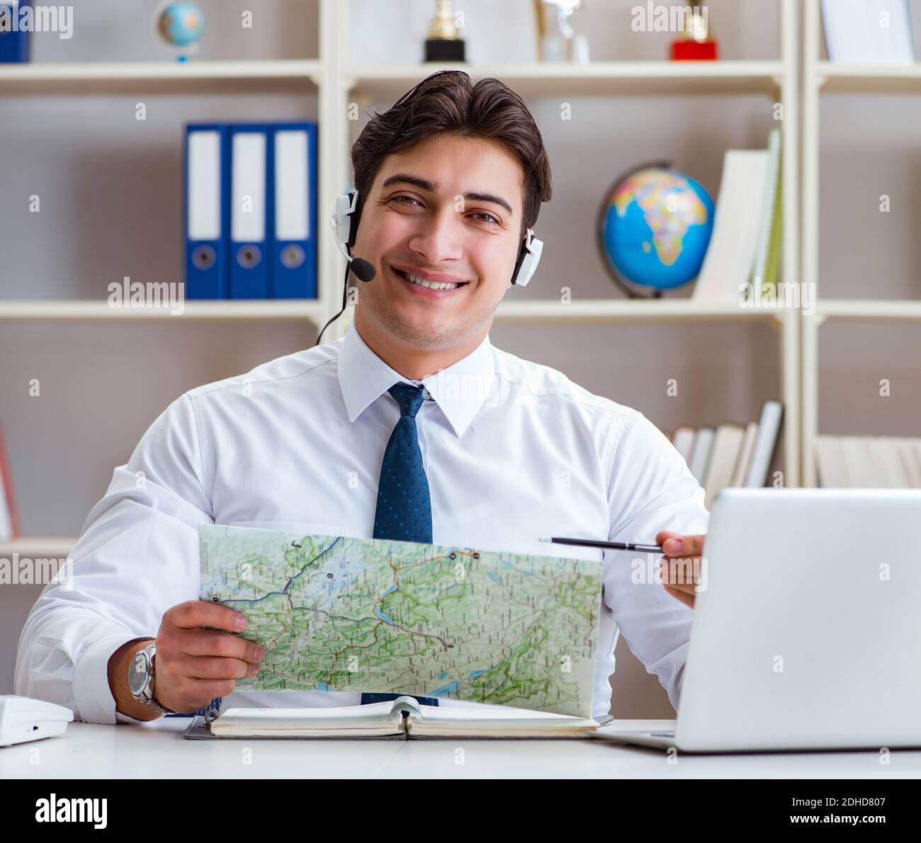 Helpdesk tourist hi-res stock photography and images - Alamy
