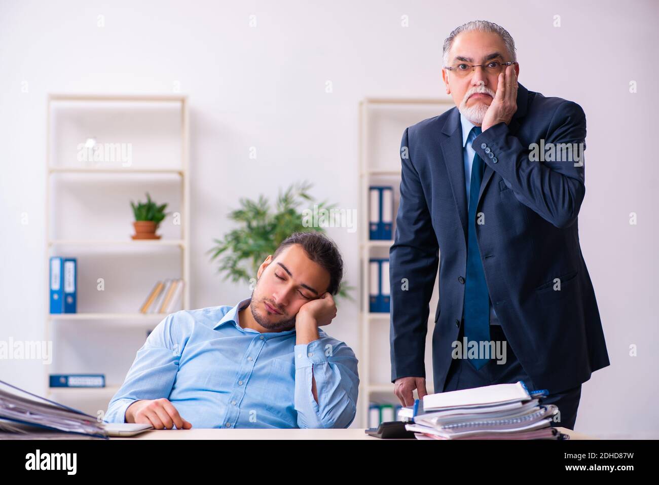 Confused assistant hi-res stock photography and images - Alamy