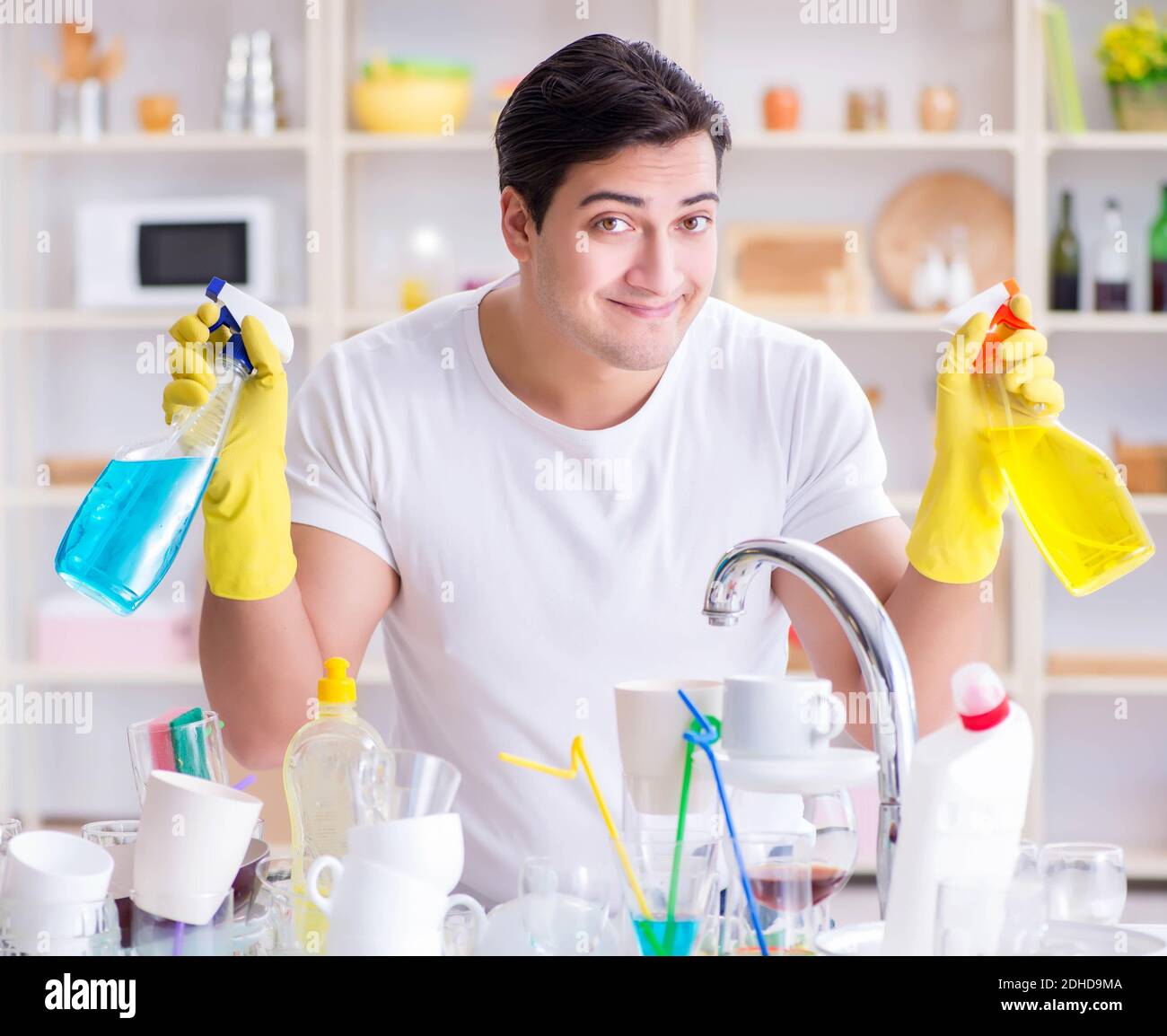 Man washing cup sponge hi-res stock photography and images - Alamy