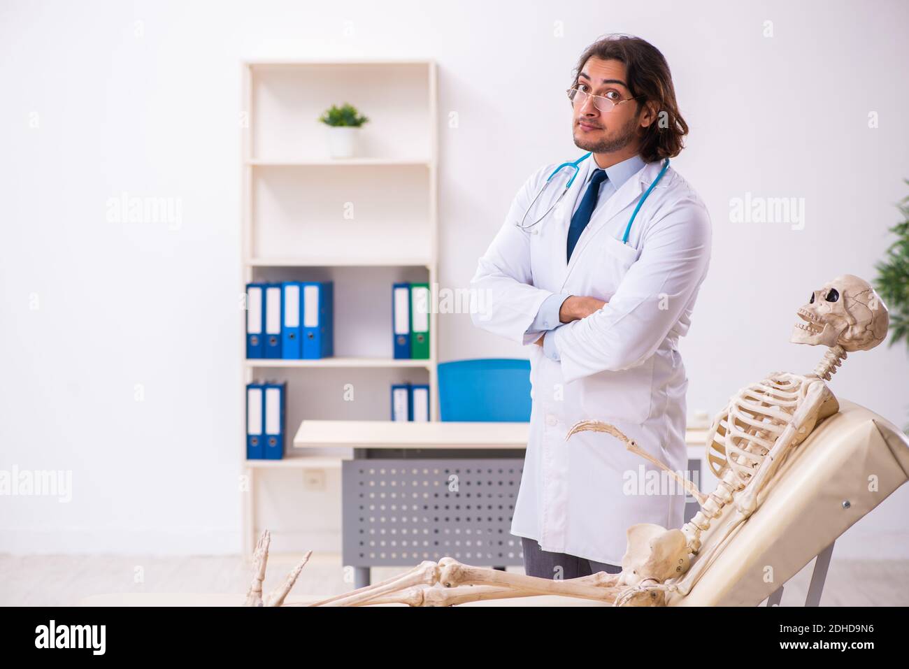 Dead patient hi-res stock photography and images - Alamy
