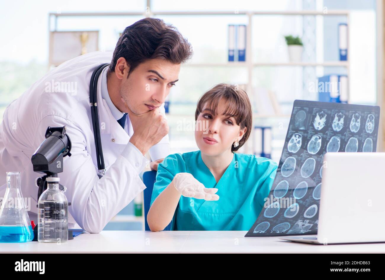 Two doctors discussing x-ray MRI image in hospital Stock Photo - Alamy