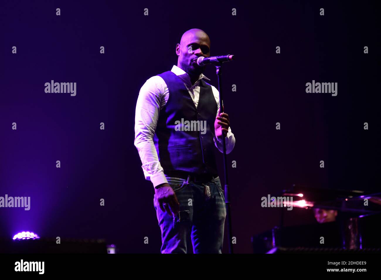 Kery James sur scene pendant le un concert ‘Agir en Scene’ a l'Olympia ...