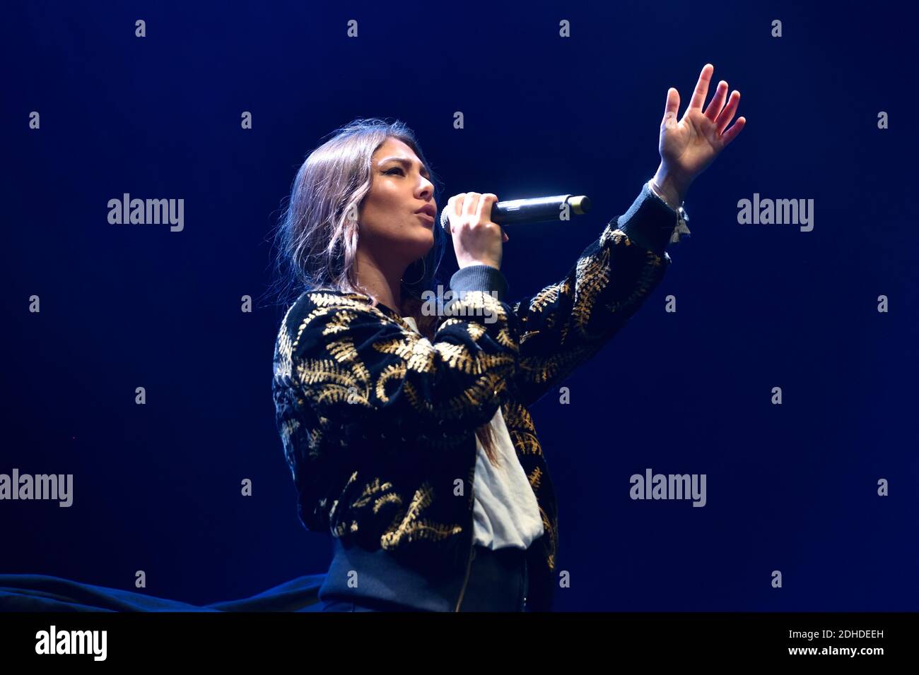 Chilla sur scene pendant le un concert ‘Agir en Scene’ a l'Olympia ...