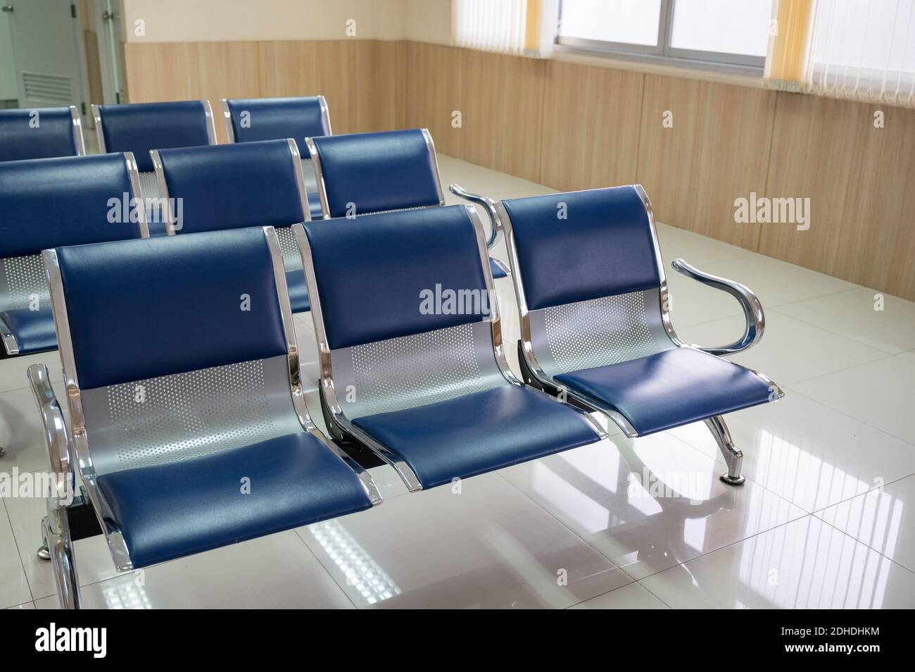 Aluminium group chair hi-res stock photography and images - Alamy