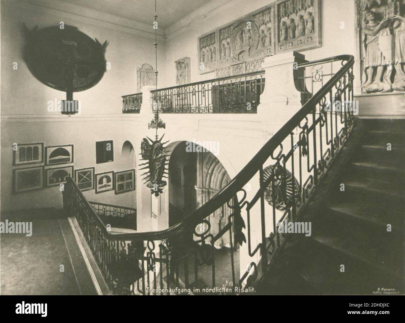 Kunstpalast, der Treppenaufgang im nördlichen Risalit, Foto Otto Renard ...
