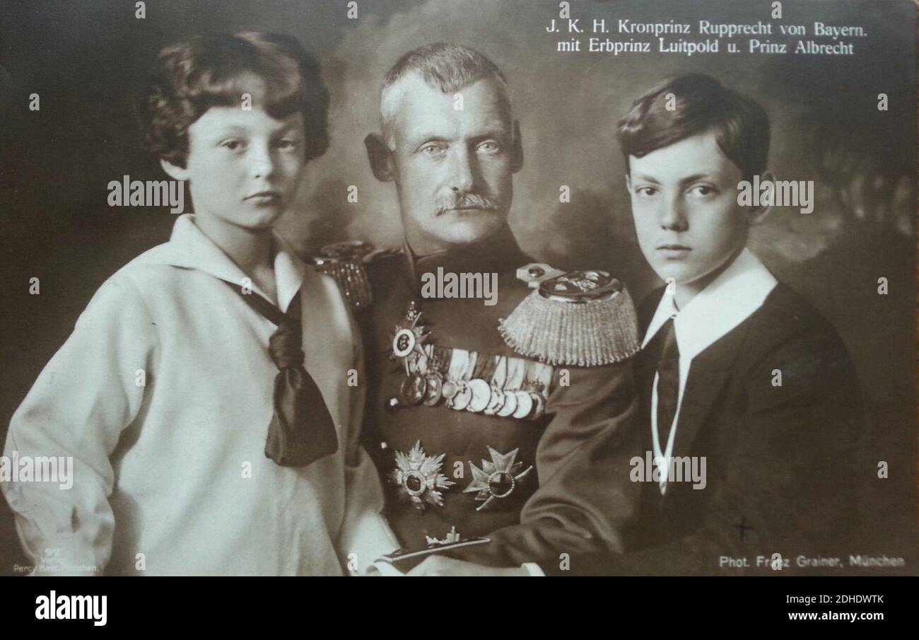Kronprinz Rupprecht von Bayern mit Erbprinz Luitpold und Prinz Albrecht ...
