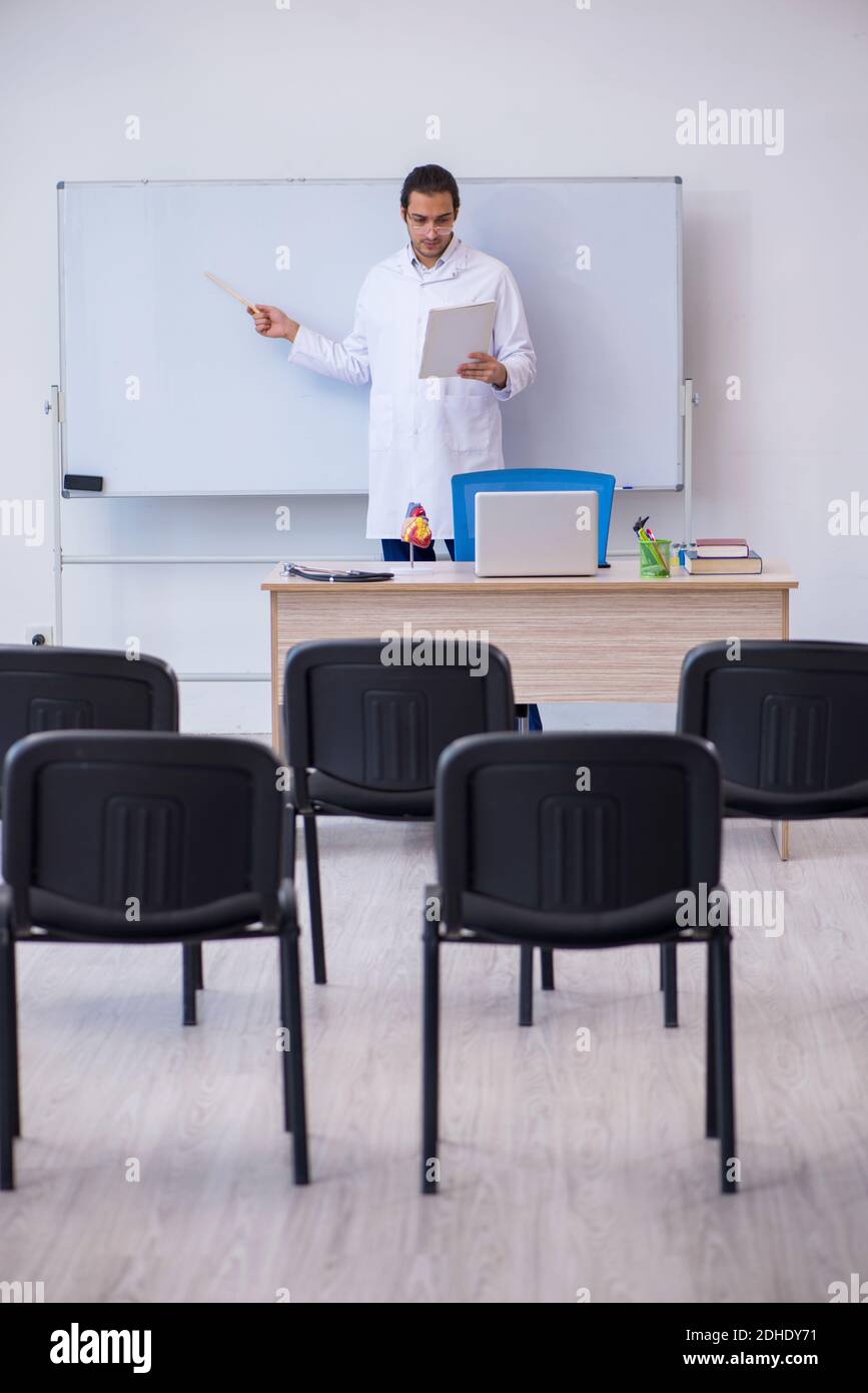 Young male doctor giving seminar in the classroom Stock Photo - Alamy