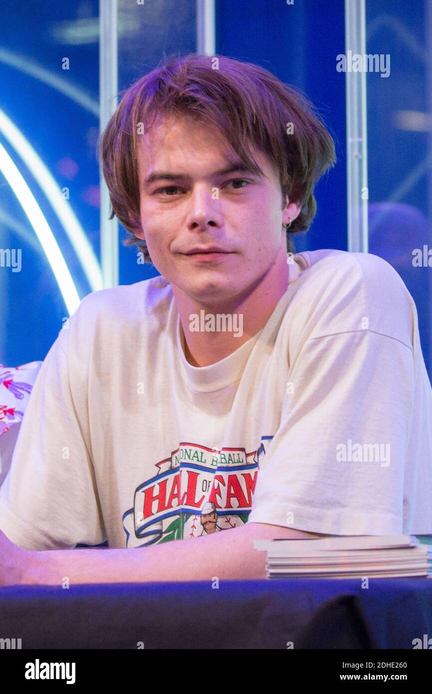 Charlie heaton stranger things hi-res stock photography and images - Alamy