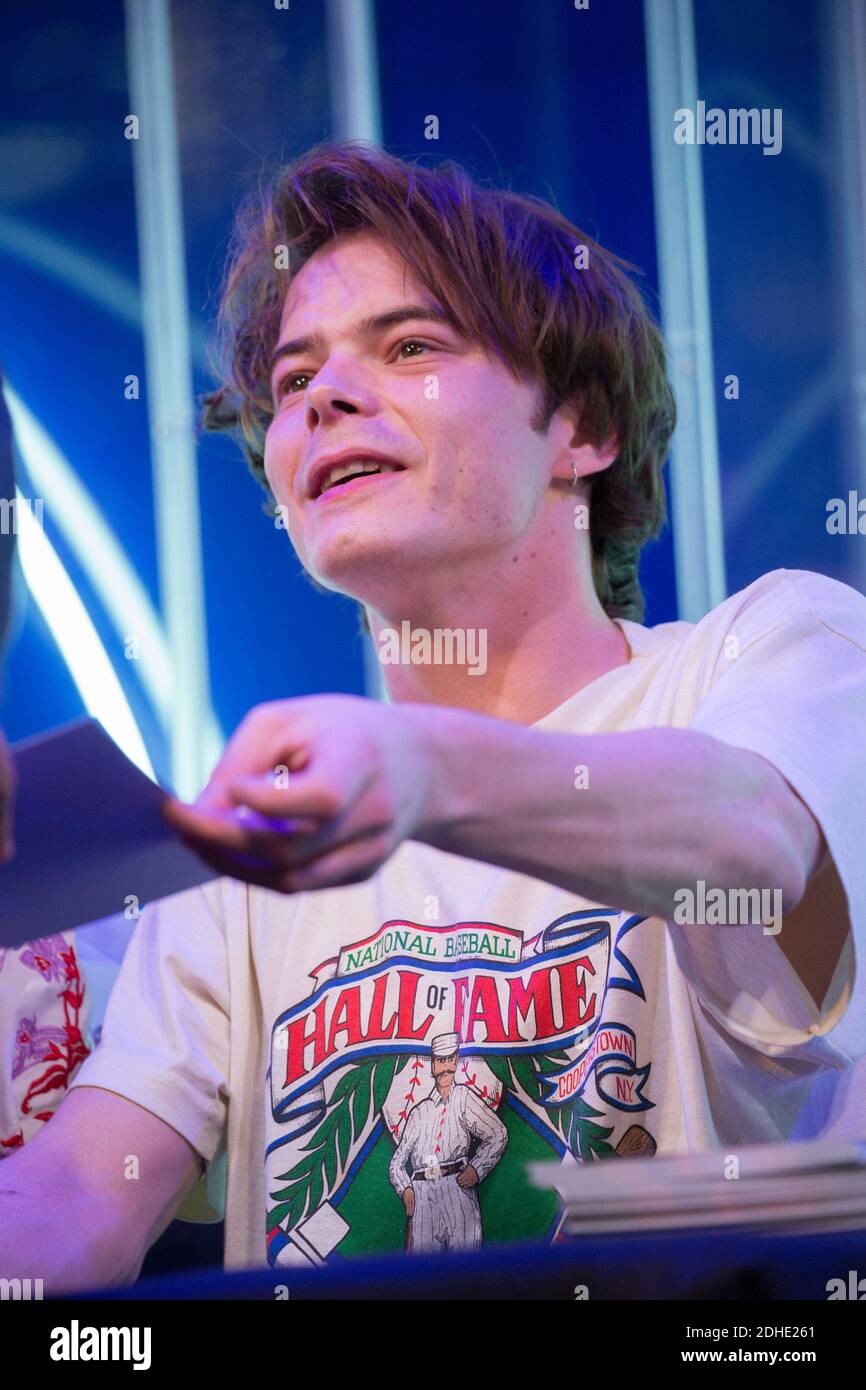 Stranger things netflix charlie heaton hi-res stock photography and ...