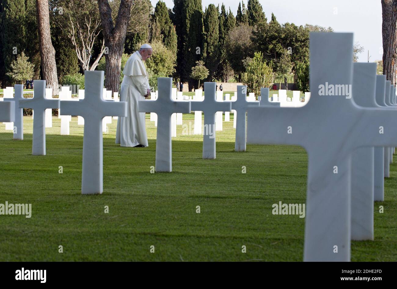Pope Francis passes graves, before a Mass at the U.S. World War II ...