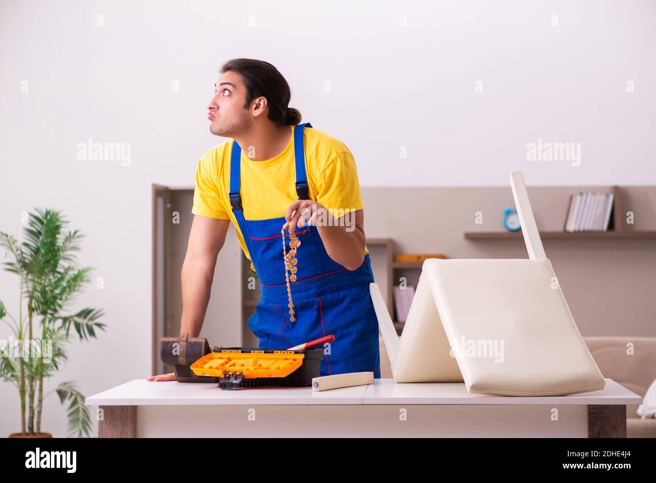 Burglar stealing jewelry hi-res stock photography and images - Alamy