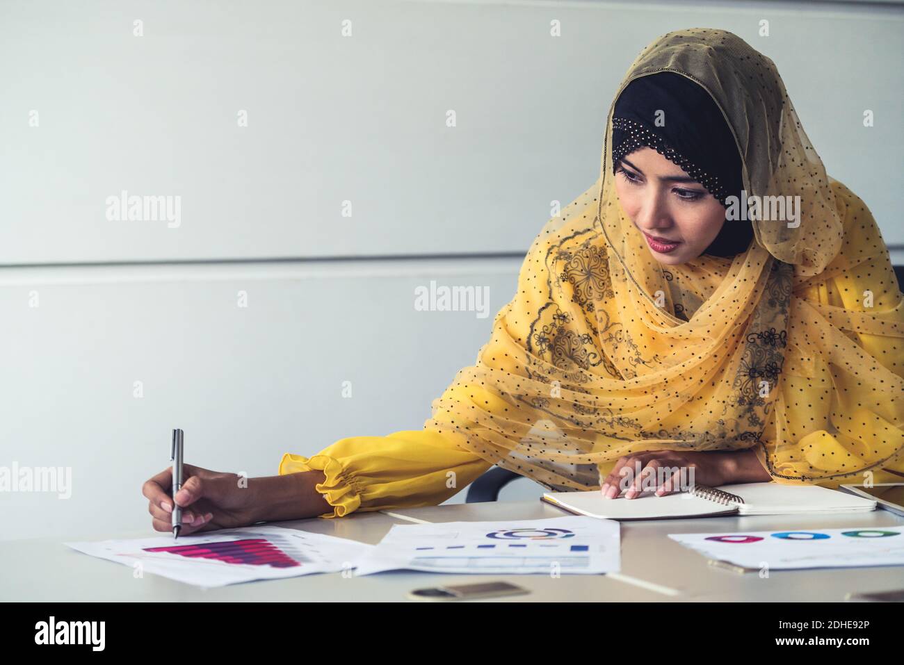 Saudi arabian muslim girl in hi-res stock photography and images - Alamy