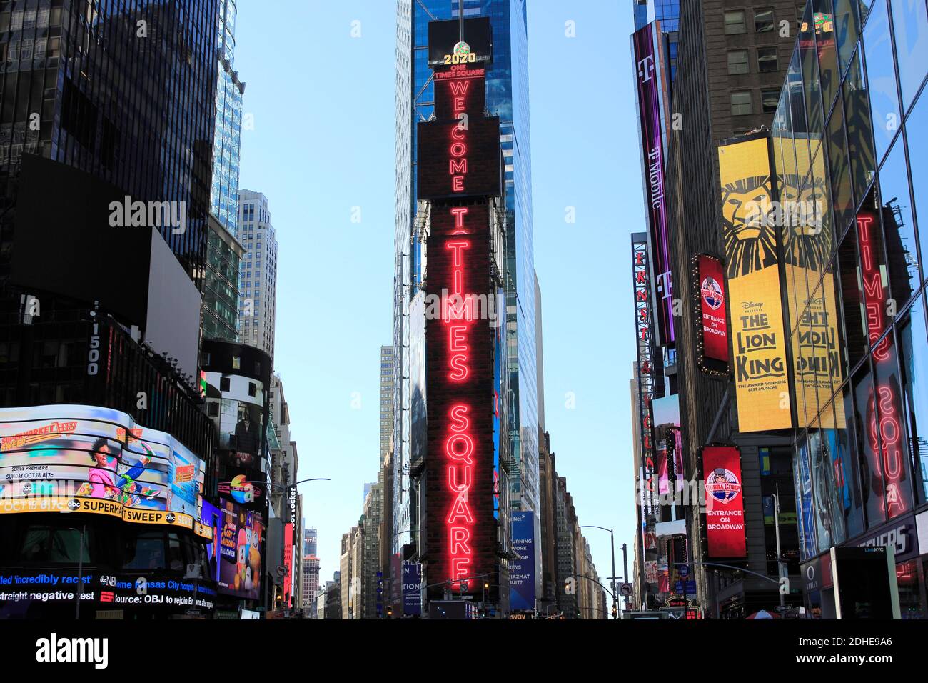One Times Square, Welcome Billboard, Manhattan, New York City, USA ...